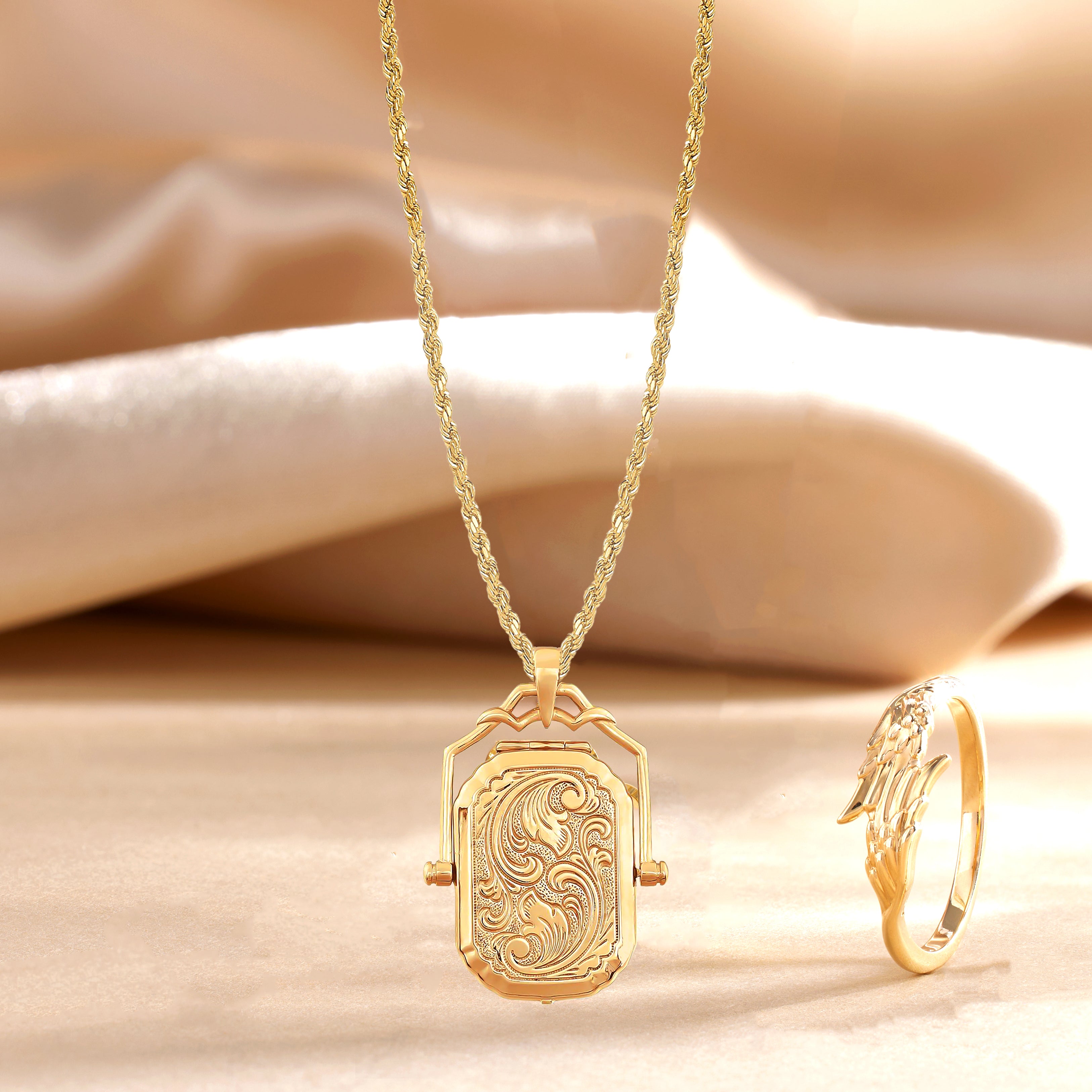 Swivel locket store
